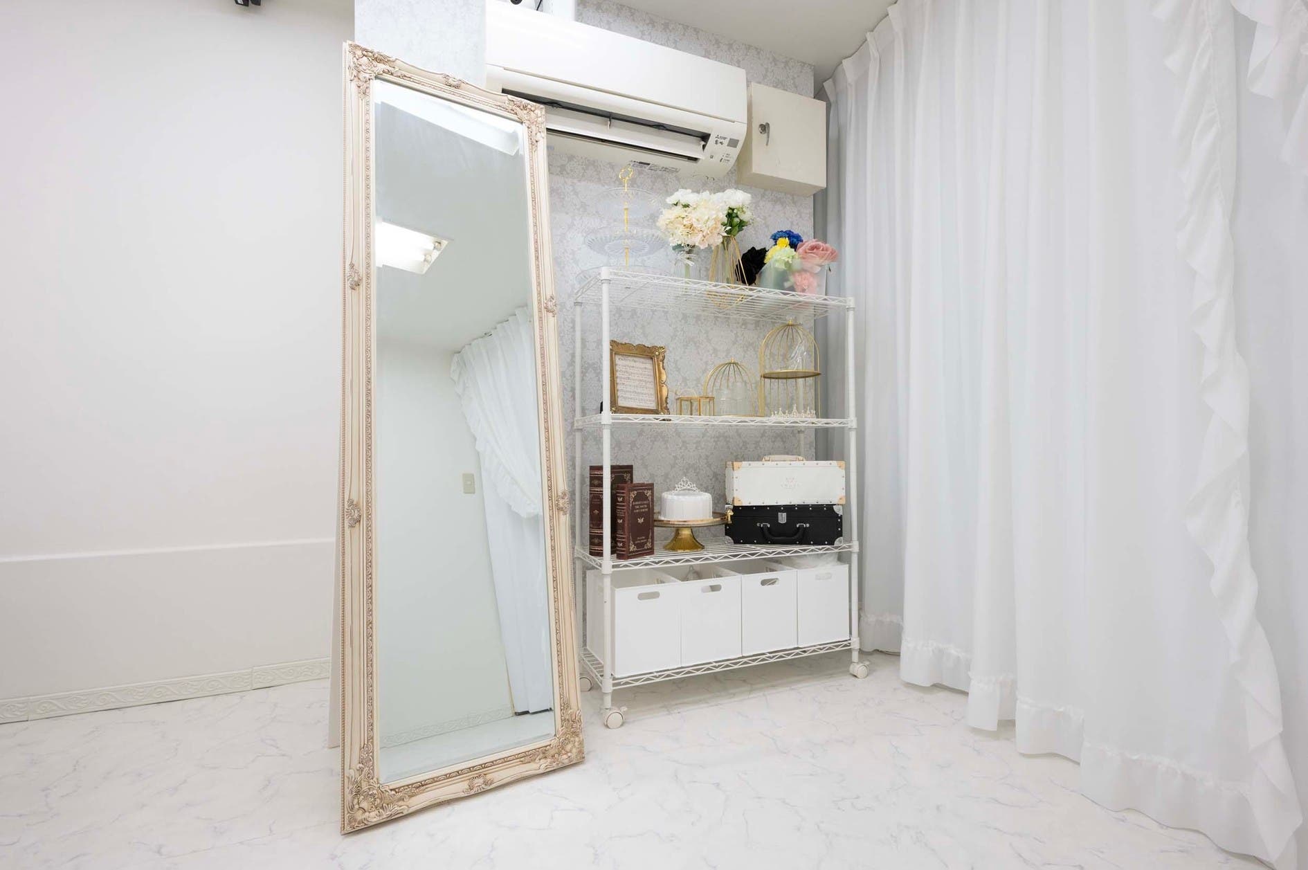 🎉NEW✨秋葉原駅5分💖白背景×姫系ソファ＆シャンデリア🎀ドレス有｜高性能プロジェクター｜推し活・コスプレ・商用OKの写真16