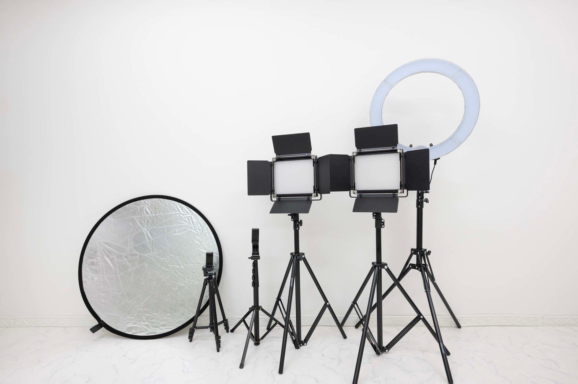 🎉NEW✨秋葉原駅5分💖白背景×姫系ソファ＆シャンデリア🎀ドレス有｜高性能プロジェクター｜推し活・コスプレ・商用OKの写真17