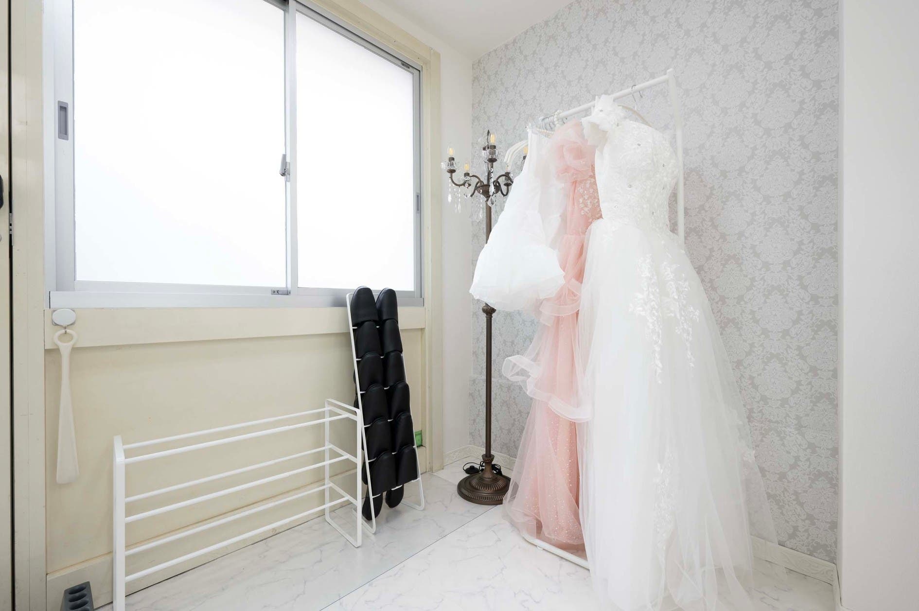 🎉NEW✨秋葉原駅5分💖白背景×姫系ソファ＆シャンデリア🎀ドレス有｜高性能プロジェクター｜推し活・コスプレ・商用OKの写真23