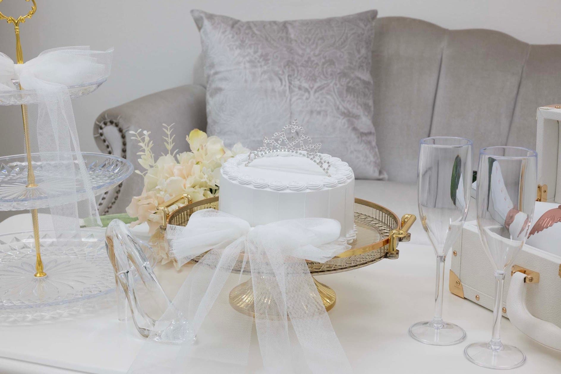 🎉NEW✨秋葉原駅5分💖白背景×姫系ソファ＆シャンデリア🎀ドレス有｜高性能プロジェクター｜推し活・コスプレ・商用OKの写真27