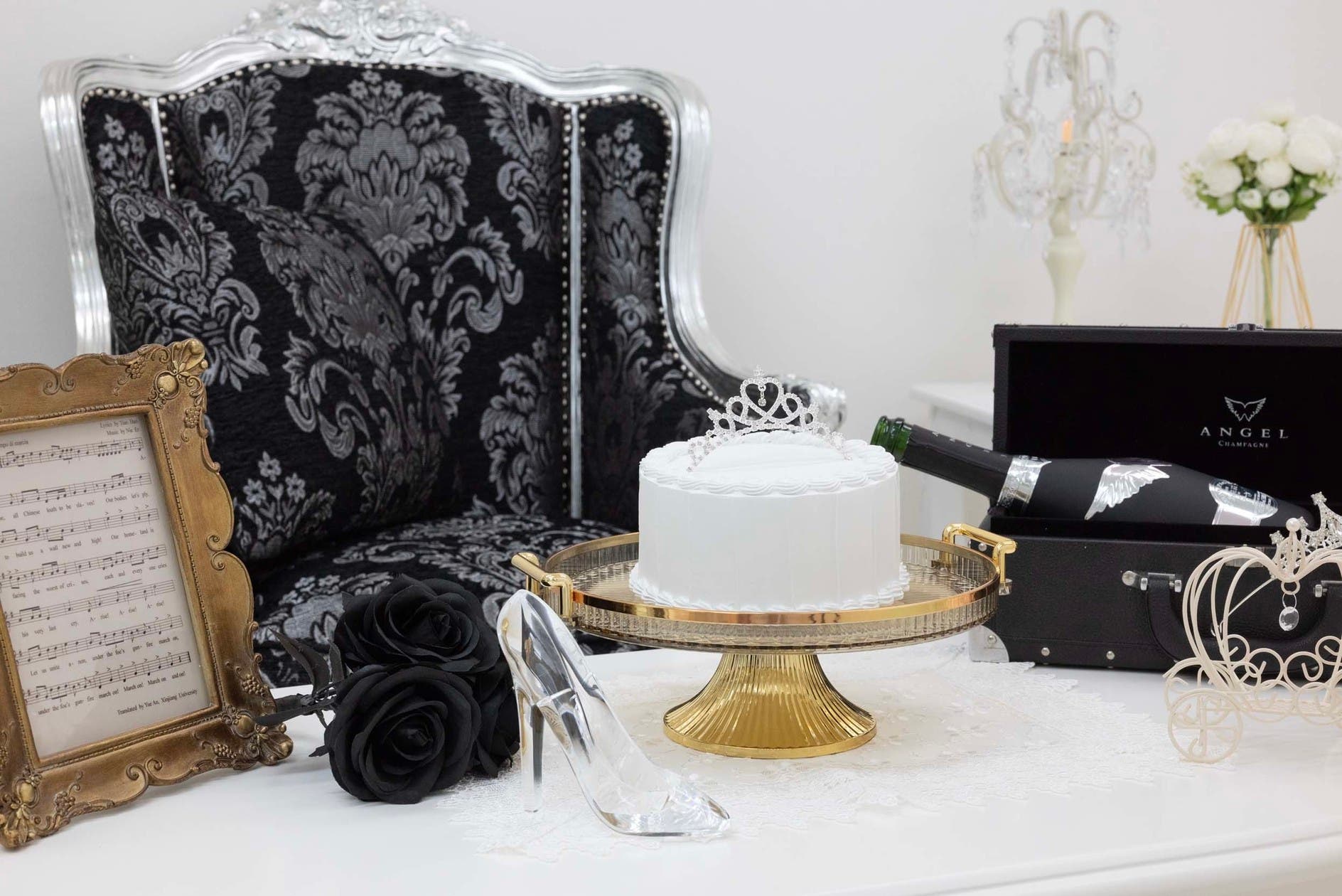 🎉NEW✨秋葉原駅5分💖白背景×姫系ソファ＆シャンデリア🎀ドレス有｜高性能プロジェクター｜推し活・コスプレ・商用OKの写真28