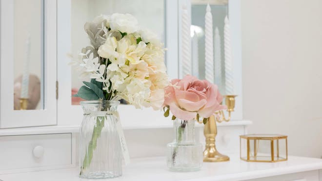 🎉NEW✨秋葉原駅5分💖白背景×姫系ソファ&シャンデリア🎀ドレス有|高性能プロジェクター|推し活・コスプレ・商用OKの写真29