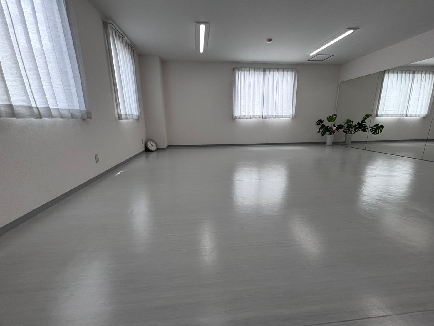 ⭐️NEWオープンキャンペーン⭐️今だけご利用料半額‼️仲町台駅徒歩1分❗️広さ40㎡、幅4m高さ190cmの大型鏡の写真1