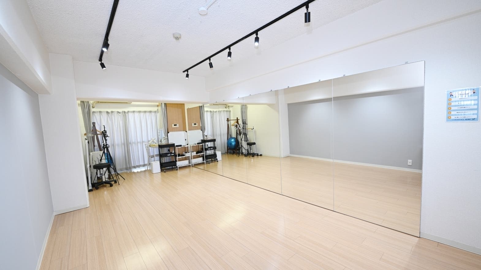 🎉オープン特価🎉ダンスに最適完全個室✨大阪主要駅徒歩圏内｜大型鏡等無料備品多数｜個人レッスン｜定期予約可｜ヨガ｜ダンス｜撮影の写真1