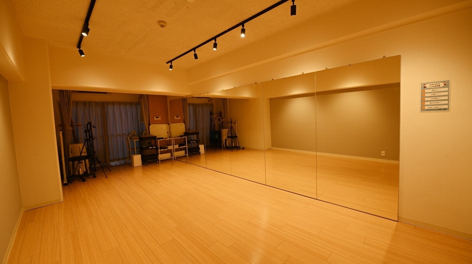 🎉オープン特価🎉ダンスに最適完全個室✨大阪主要駅徒歩圏内｜大型鏡等無料備品多数｜個人レッスン｜定期予約可｜ヨガ｜ダンス｜撮影の写真3