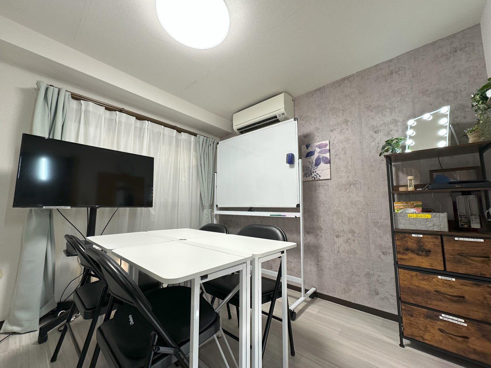 【船橋駅近くの綺麗なスペース】光回線高速WiFi、テレビ、ホワイトボード、施術ベット完備☆会議/打合せ/オンライン/サロンに最適の写真3