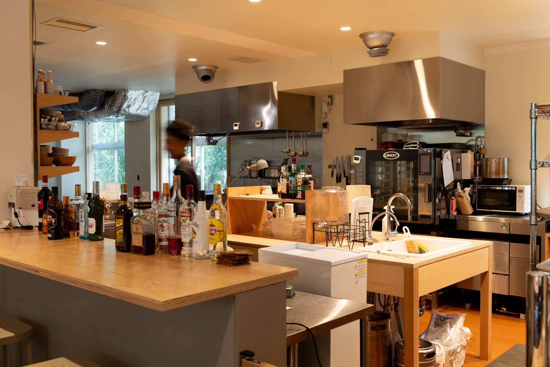 【池尻イベントスペース200名可】インスタ映え抜群！大型JBLスピーカーのレコードミュージックバー　本格音響設備とグランドピアノの写真15