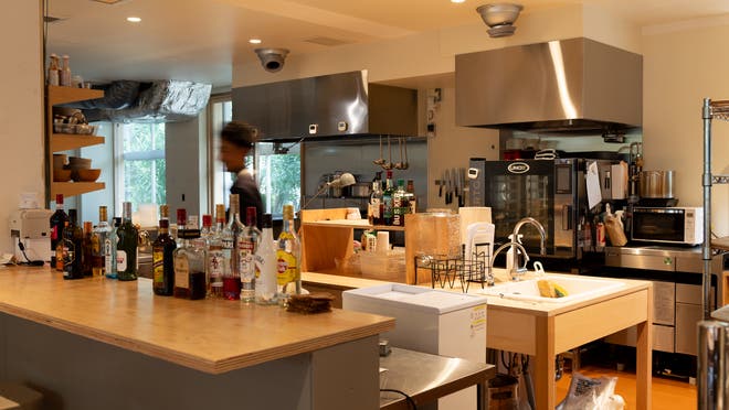 【池尻イベントスペース200名可】インスタ映え抜群!大型JBLスピーカーのレコードミュージックバー 本格音響設備とグランドピアノの写真15