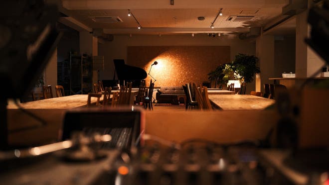 【池尻イベントスペース200名可】インスタ映え抜群!大型JBLスピーカーのレコードミュージックバー 本格音響設備とグランドピアノの写真16