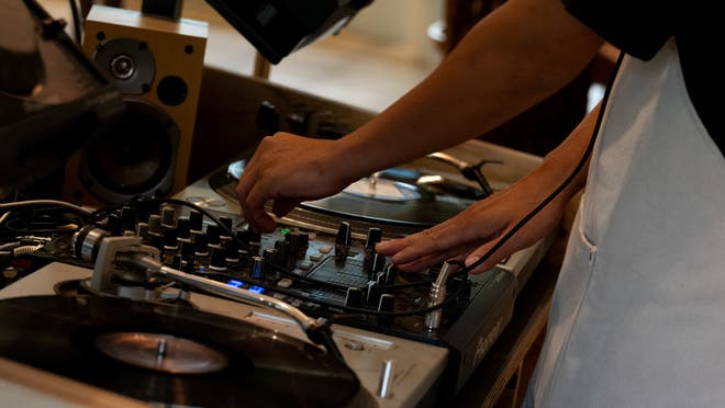 【池尻イベントスペース200名可】インスタ映え抜群!大型JBLスピーカーのレコードミュージックバー 本格音響設備とグランドピアノの写真21