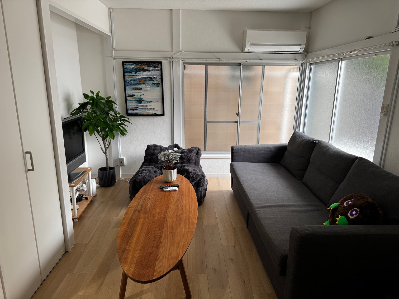 新大久保駅から4分の抜群の立地の写真1