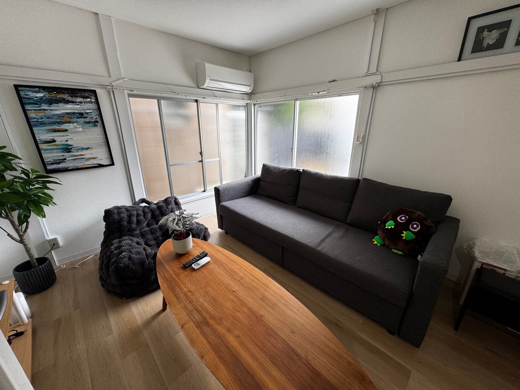 新大久保駅から4分の抜群の立地の写真3