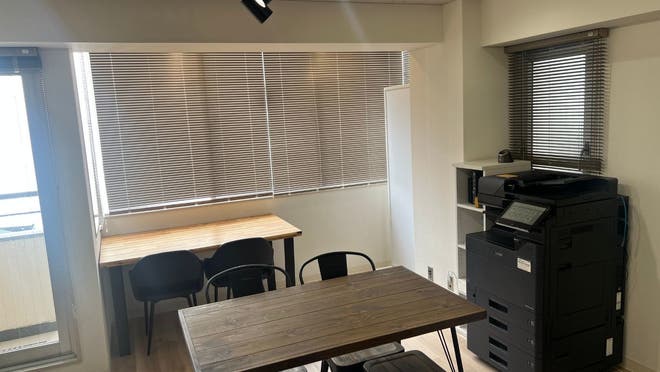 ✨北参道駅から徒歩1分✨レンタルスペース♪コピー機あり♪10人までの打合せに最適!控室/会議/撮影/打合せ等🪴🪴の写真1