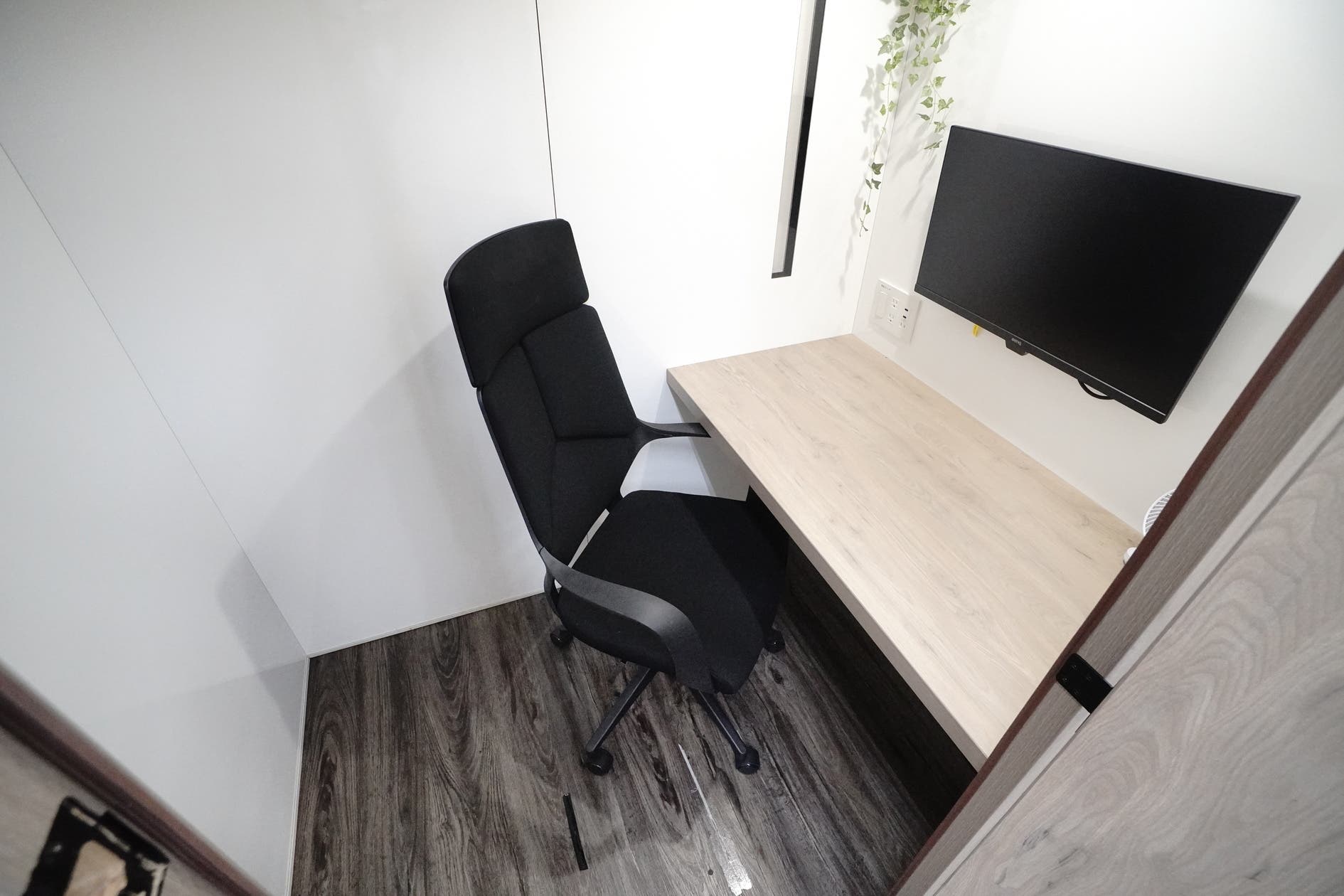 ＜シュシュWork京都駅No.2＞京都駅徒歩5分🚃完全個室ワークブース💼光回線Wi-Fi📶電源🔌テレワーク/ZOOM/自習の写真1