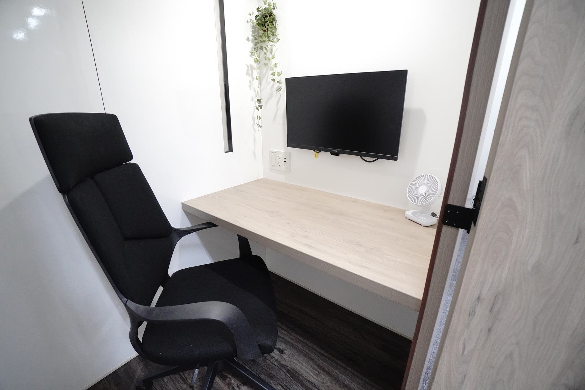 ＜シュシュWork京都駅No.2＞京都駅徒歩5分🚃完全個室ワークブース💼光回線Wi-Fi📶電源🔌テレワーク/ZOOM/自習の写真4