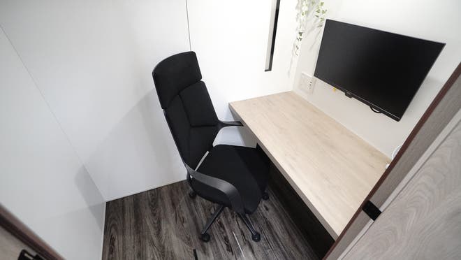 <シュシュWork京都駅No.3>京都駅徒歩5分🚃完全個室ワークブース💼光回線Wi-Fi📶電源🔌テレワーク/ZOOM/自習の写真1