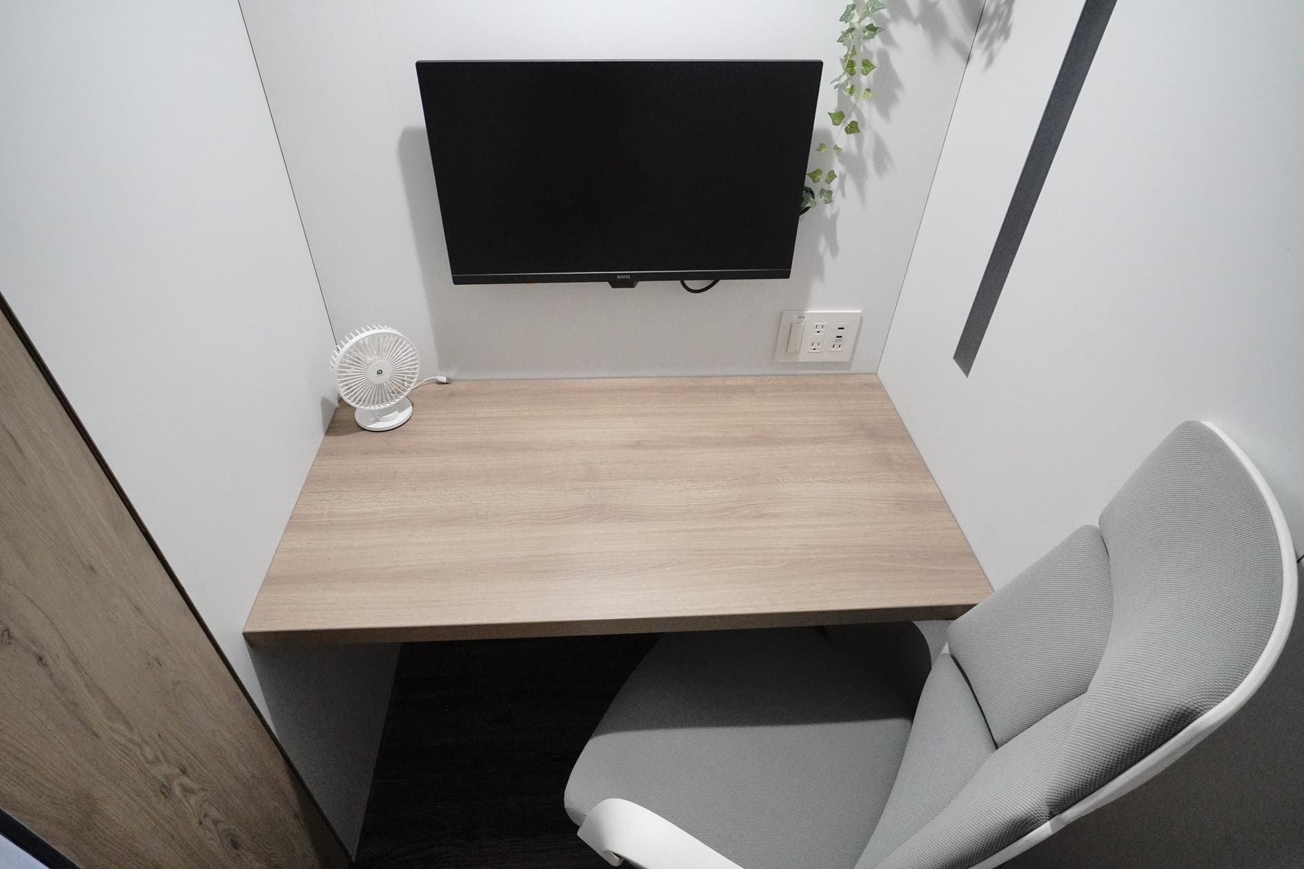 ＜シュシュWork京都駅No.5＞京都駅徒歩5分🚃完全個室ワークブース💼光回線Wi-Fi📶電源🔌テレワーク/ZOOM/自習の写真2