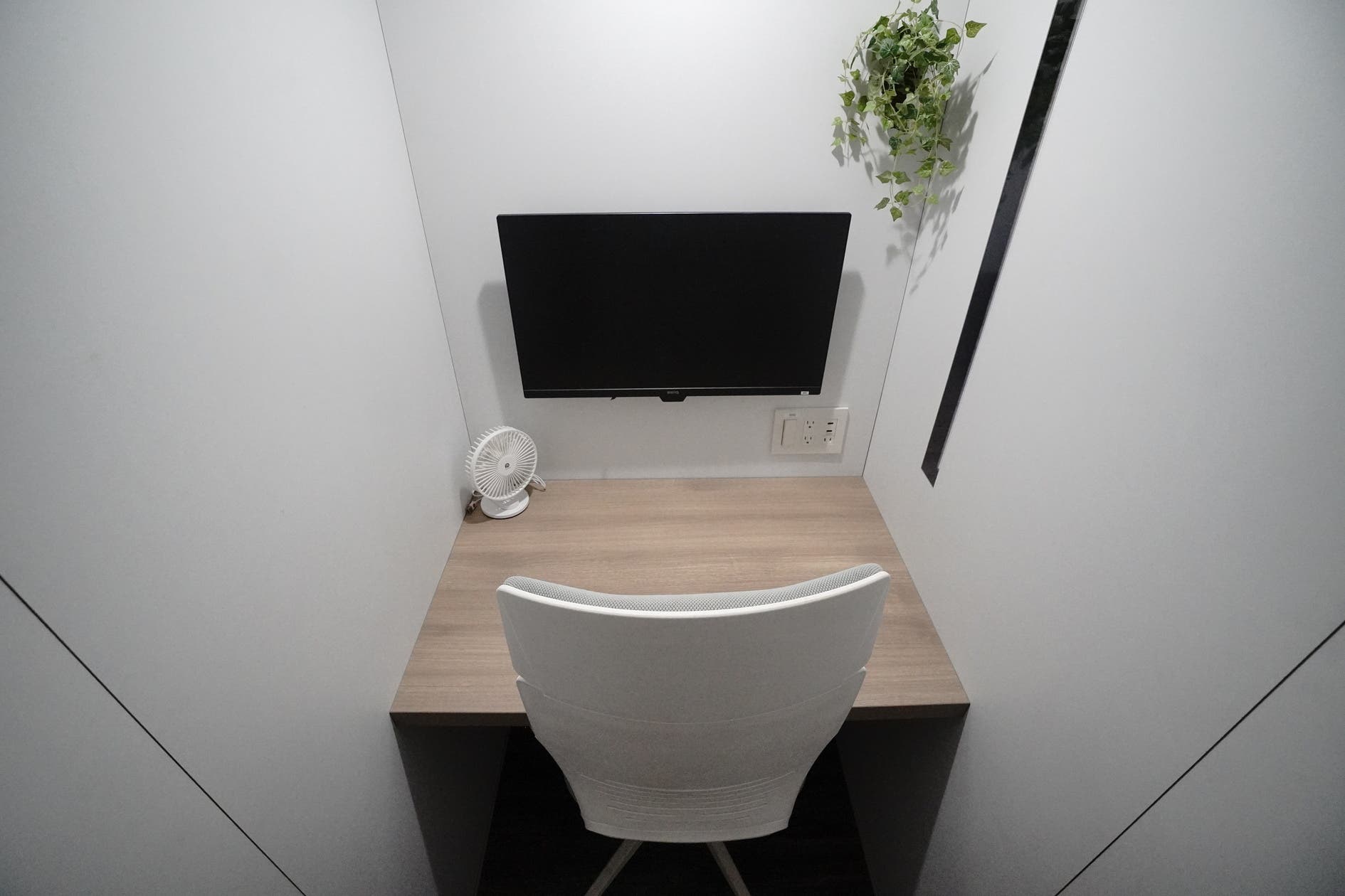 ＜シュシュWork京都駅No.7＞京都駅徒歩5分🚃完全個室ワークブース💼光回線Wi-Fi📶電源🔌テレワーク/ZOOM/自習の写真2