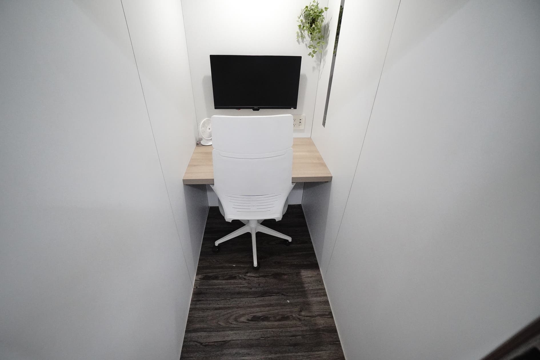 ＜シュシュWork京都駅No.7＞京都駅徒歩5分🚃完全個室ワークブース💼光回線Wi-Fi📶電源🔌テレワーク/ZOOM/自習の写真3