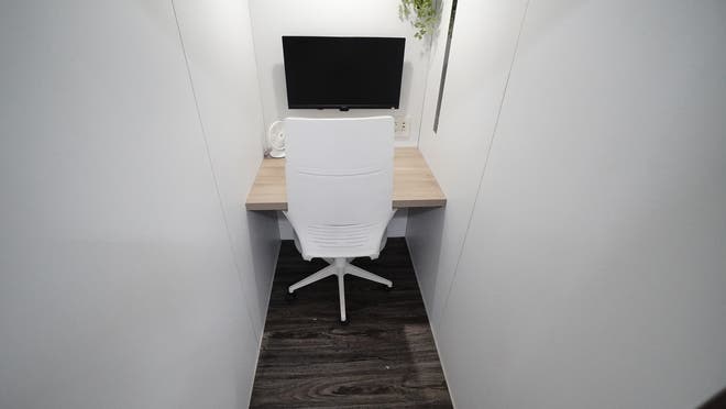 <シュシュWork京都駅No.7>京都駅徒歩5分🚃完全個室ワークブース💼光回線Wi-Fi📶電源🔌テレワーク/ZOOM/自習の写真3