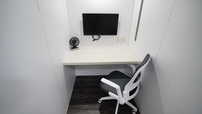 <シュシュWork京都駅No.8>京都駅徒歩5分🚃完全個室ワークブース💼光回線Wi-Fi📶電源🔌テレワーク/ZOOM/自習の写真1