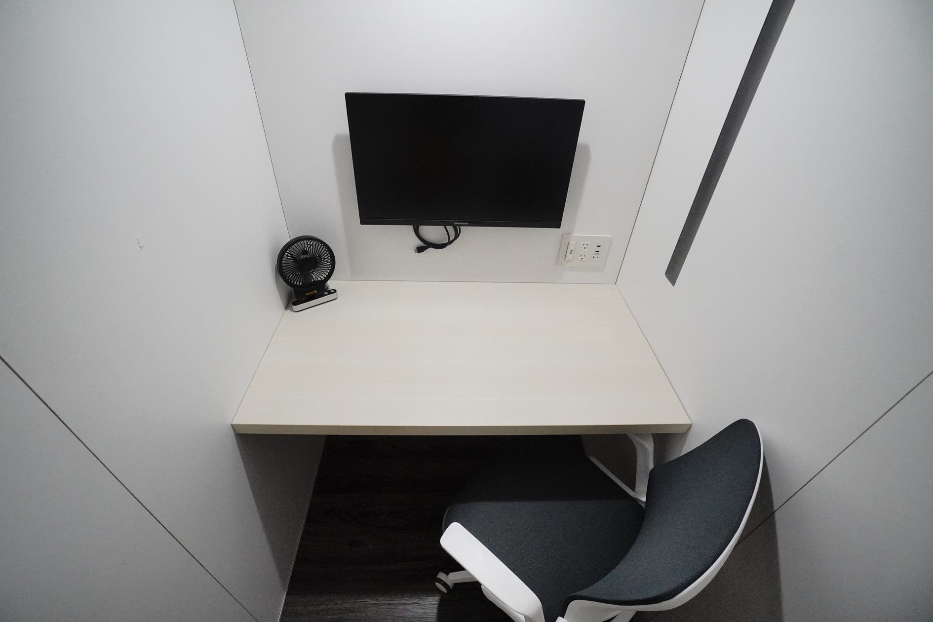 ＜シュシュWork京都駅No.8＞京都駅徒歩5分🚃完全個室ワークブース💼光回線Wi-Fi📶電源🔌テレワーク/ZOOM/自習の写真2