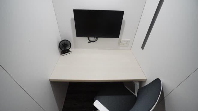 <シュシュWork京都駅No.8>京都駅徒歩5分🚃完全個室ワークブース💼光回線Wi-Fi📶電源🔌テレワーク/ZOOM/自習の写真2