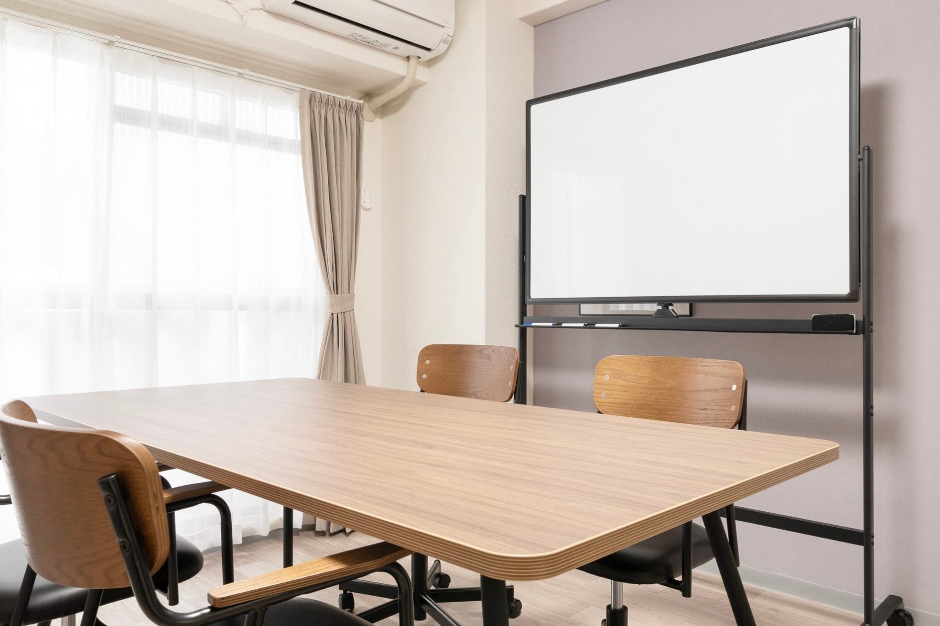 R's Office梅田【東梅田/中崎町駅すぐ】飲食OK🍹完全個室の快適空間💻光回線/モニター無料/オンライン会議にも最適♪の写真6