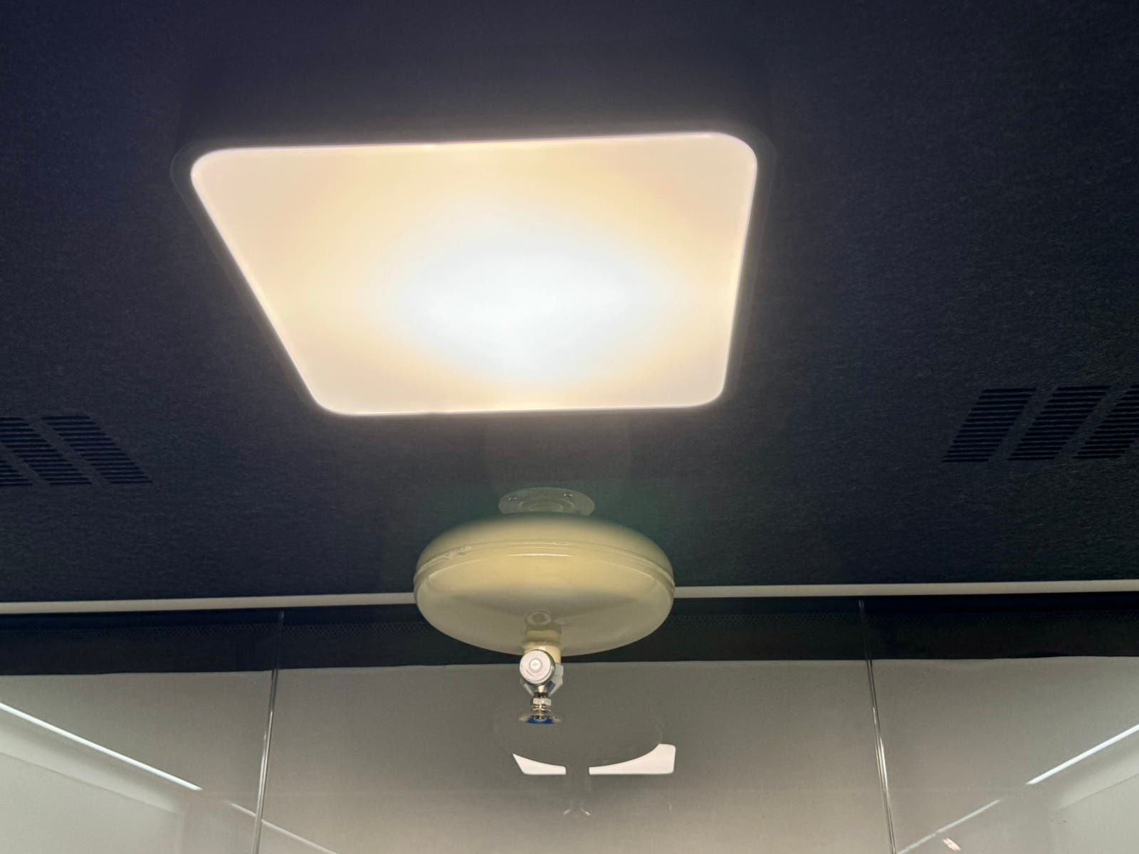 四谷三丁目「Mo4ca(モシカ）」防音室最大4名まで（会議・録音・撮影・テレワーク）の写真9