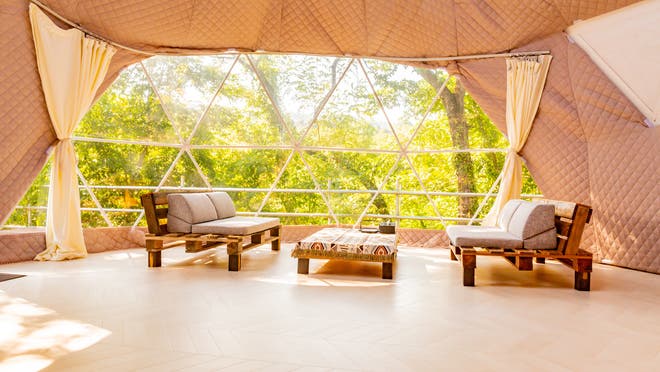 ドームテント2棟の写真1