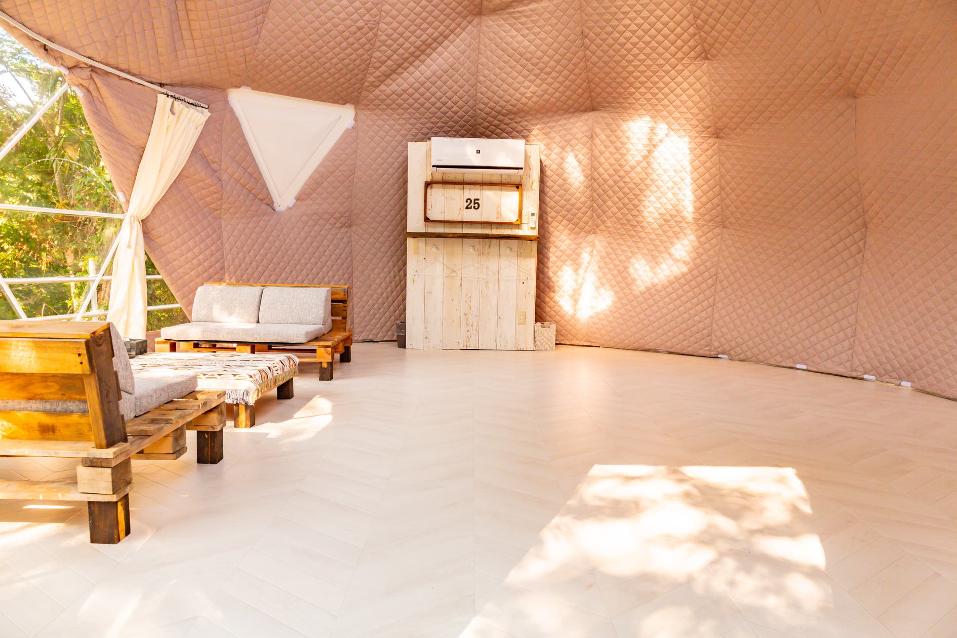 ドームテント2棟の写真2