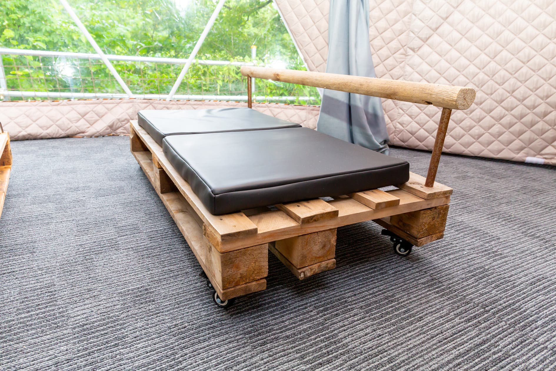 ドームテント2棟の写真7