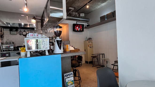 西武新宿線野方駅から徒歩2分のカフェの写真1