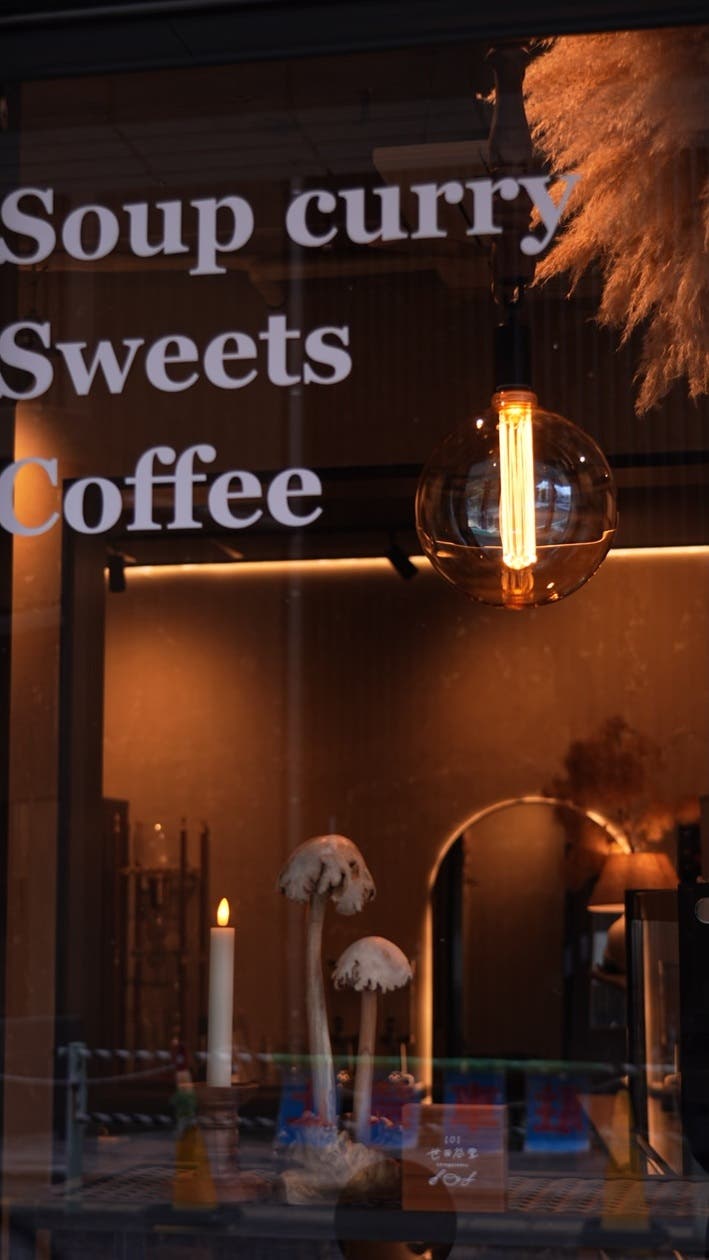 アンティーク調のカフェの写真7