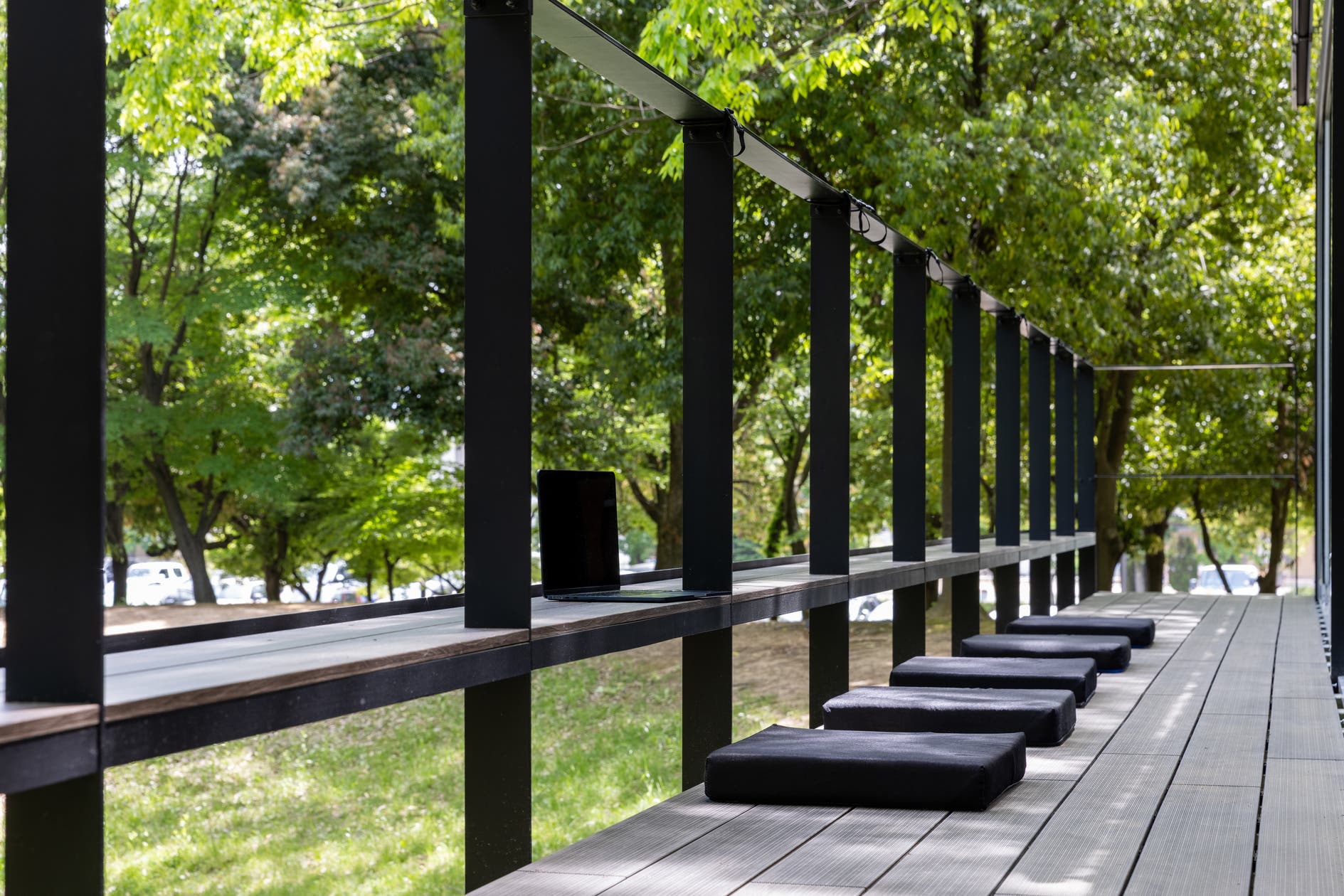 ガラス張りの透明感と開放感ある空間で、 クリエイティブな時間を。の写真4