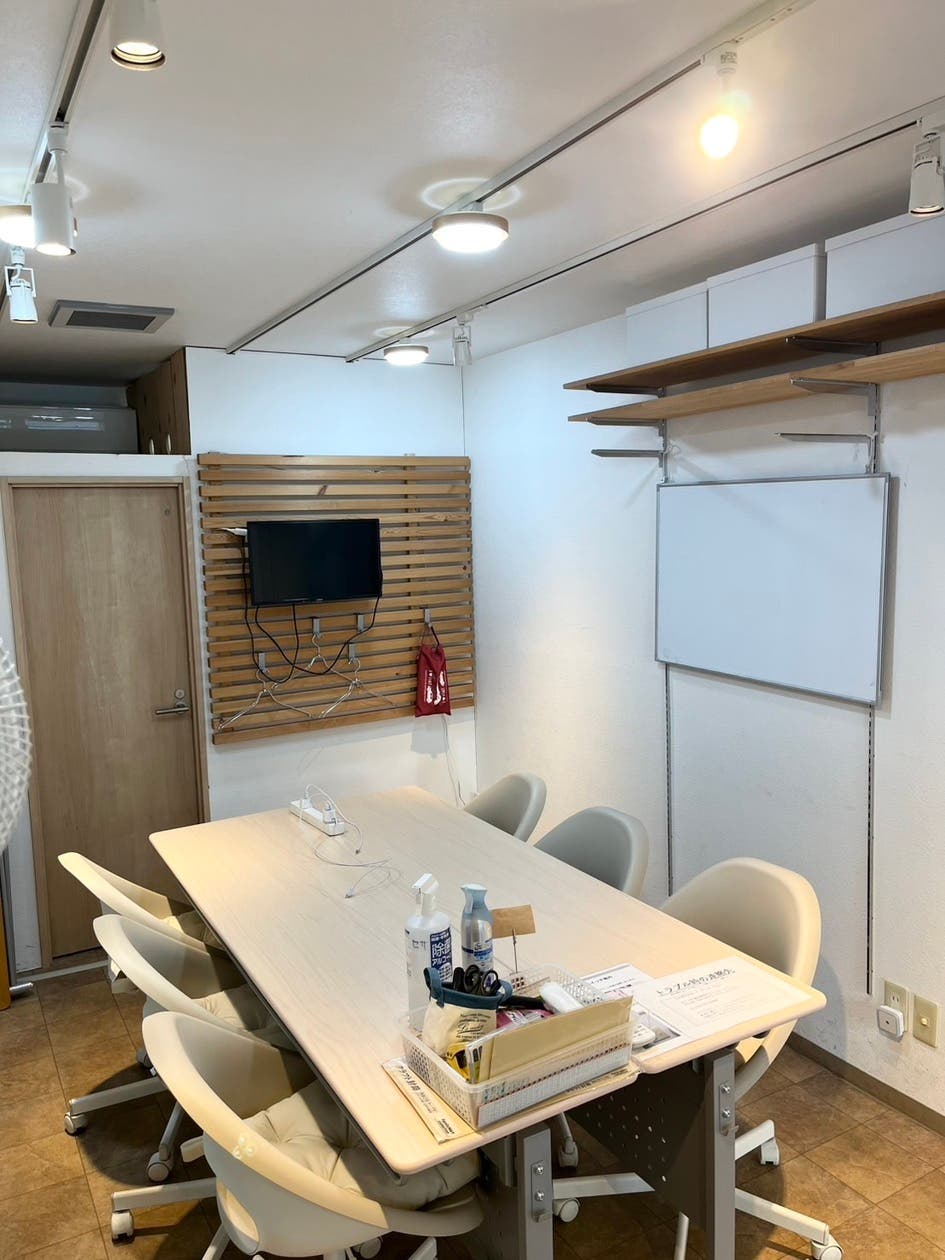 【路面店】駅1分　有効スペース約12帖　カラー複合機/wifi/会議/ワークショップ/ポップアップストア/読書等にの写真2