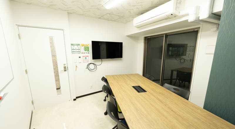 【三ノ宮駅前】モニター、ホワイトボード付き！6名用会議室【山】