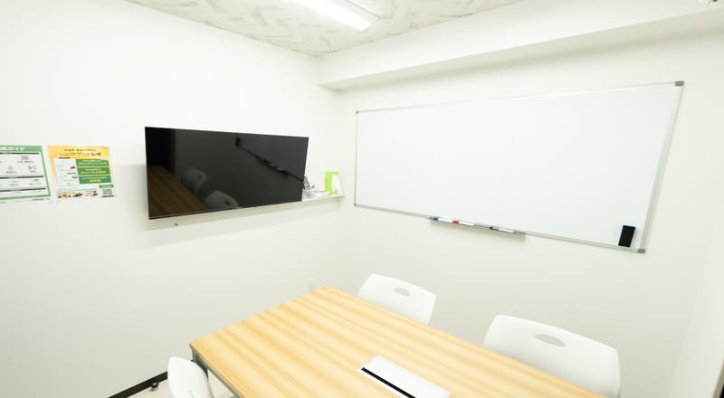 【三ノ宮駅前】モニター、ホワイトボード付き！4名用会議室【海】