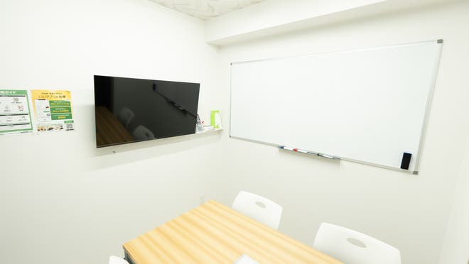【三ノ宮駅前】モニター、ホワイトボード付き!4名用会議室【海】の写真1