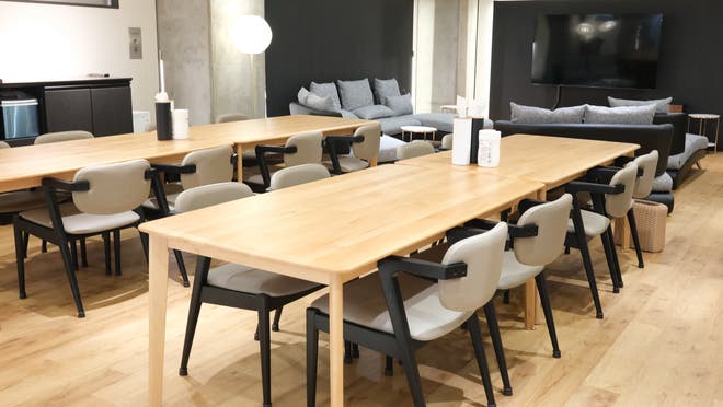 広々86㎡!おしゃれな雰囲気で叶える、ちょっと贅沢な上質ラウンジ。会議もパーティーもできる大人の空間の写真3