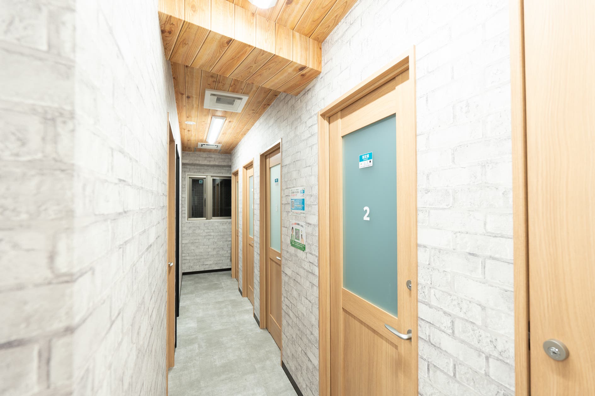 【三ノ宮駅前】モニター付きの1名完全個室No.6の写真5