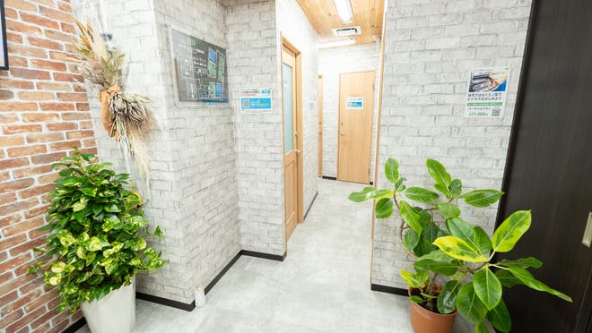 【三ノ宮駅前】モニター付きの1名完全個室No.3の写真4