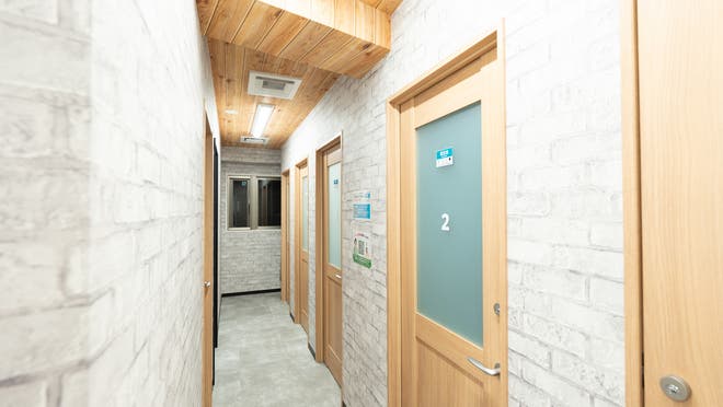 【三ノ宮駅前】モニター付きの1名完全個室No.2の写真4
