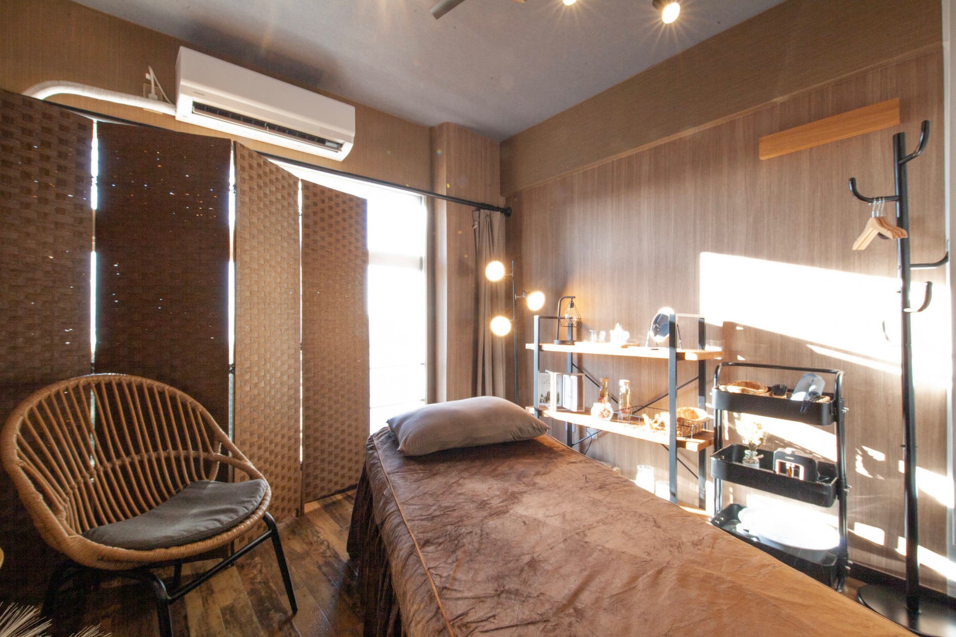 【名古屋駅すぐ】☕ブラウン基調のオシャレ空間☕✨電動ベッド&amp;ヒートマット✨|WiｰFi無料|ごみ捨て無料🚮の写真4