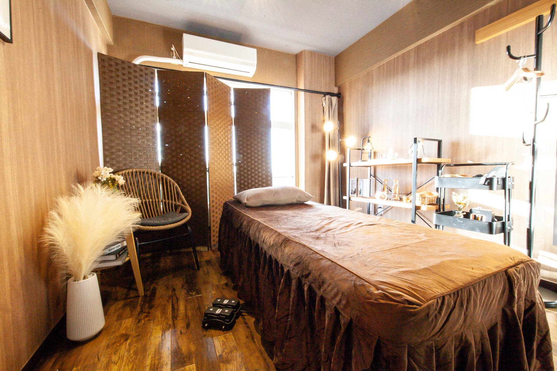 【名古屋駅すぐ】☕ブラウン基調のオシャレ空間☕✨電動ベッド&amp;ヒートマット✨|WiｰFi無料|ごみ捨て無料🚮の写真3