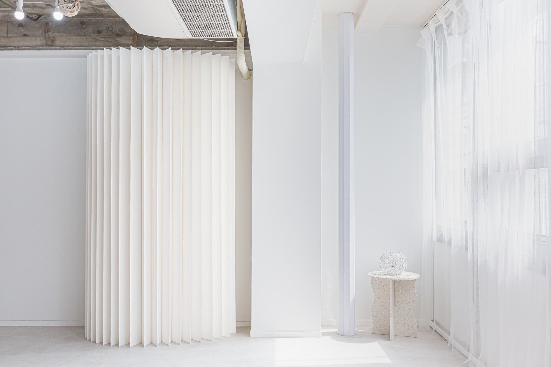 OPEN【25％オフ】神保町駅3分✨自然光5.8m/白壁6.7m/ポートレート/アパレル/商品撮影/インタビュー/撮影会/前撮りの写真16