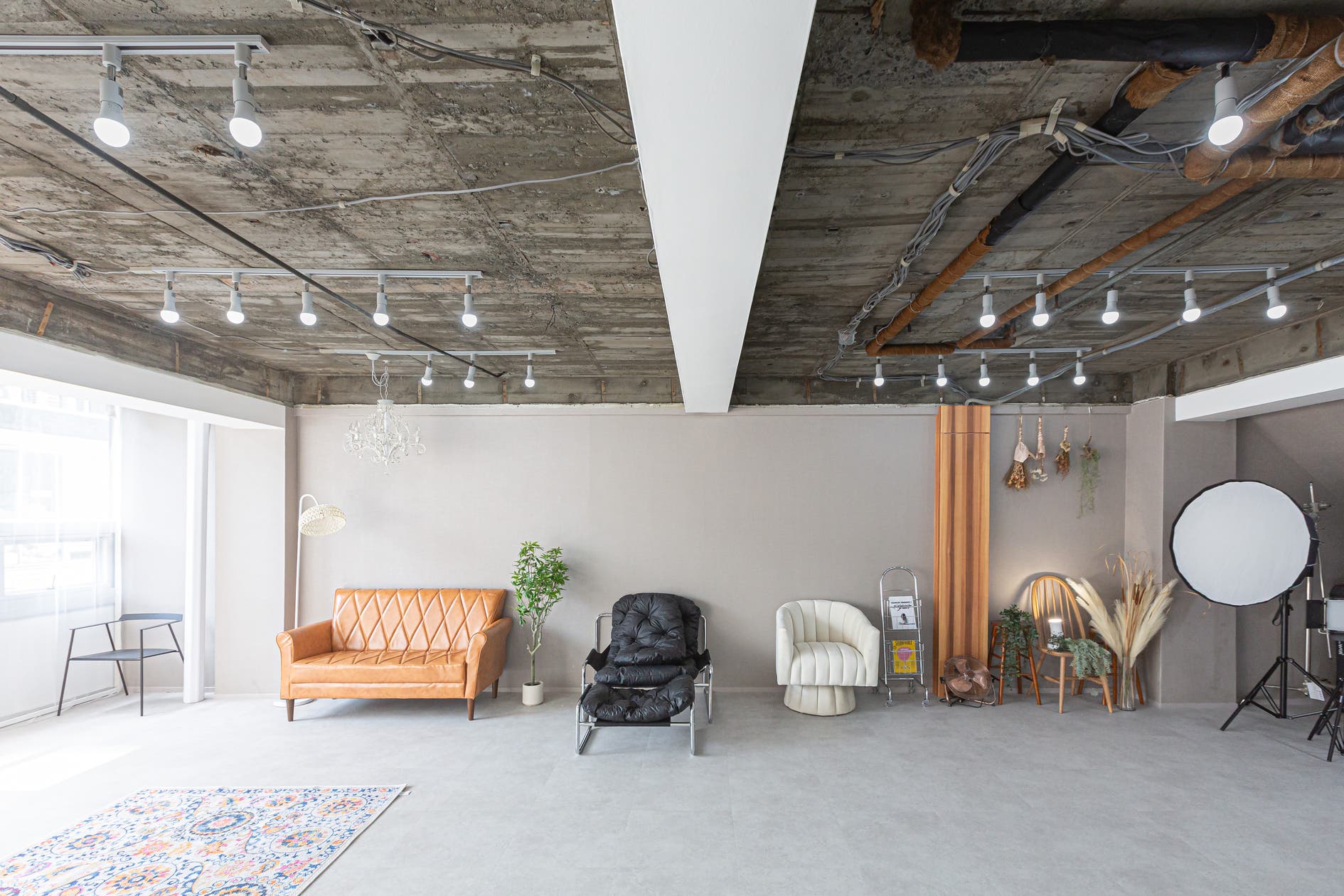 OPEN【25％オフ】神保町駅3分✨自然光5.8m/白壁6.7m/ポートレート/アパレル/商品撮影/インタビュー/撮影会/前撮りの写真9