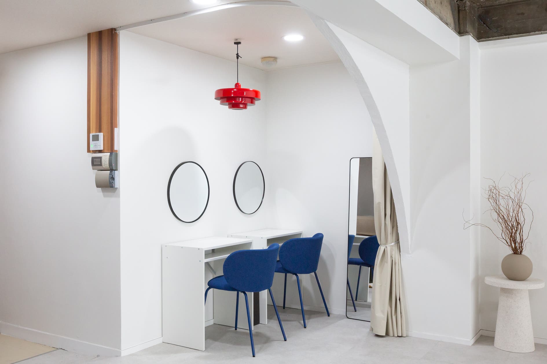 OPEN【25％オフ】神保町駅3分✨自然光5.8m/白壁6.7m/ポートレート/アパレル/商品撮影/インタビュー/撮影会/前撮りの写真4