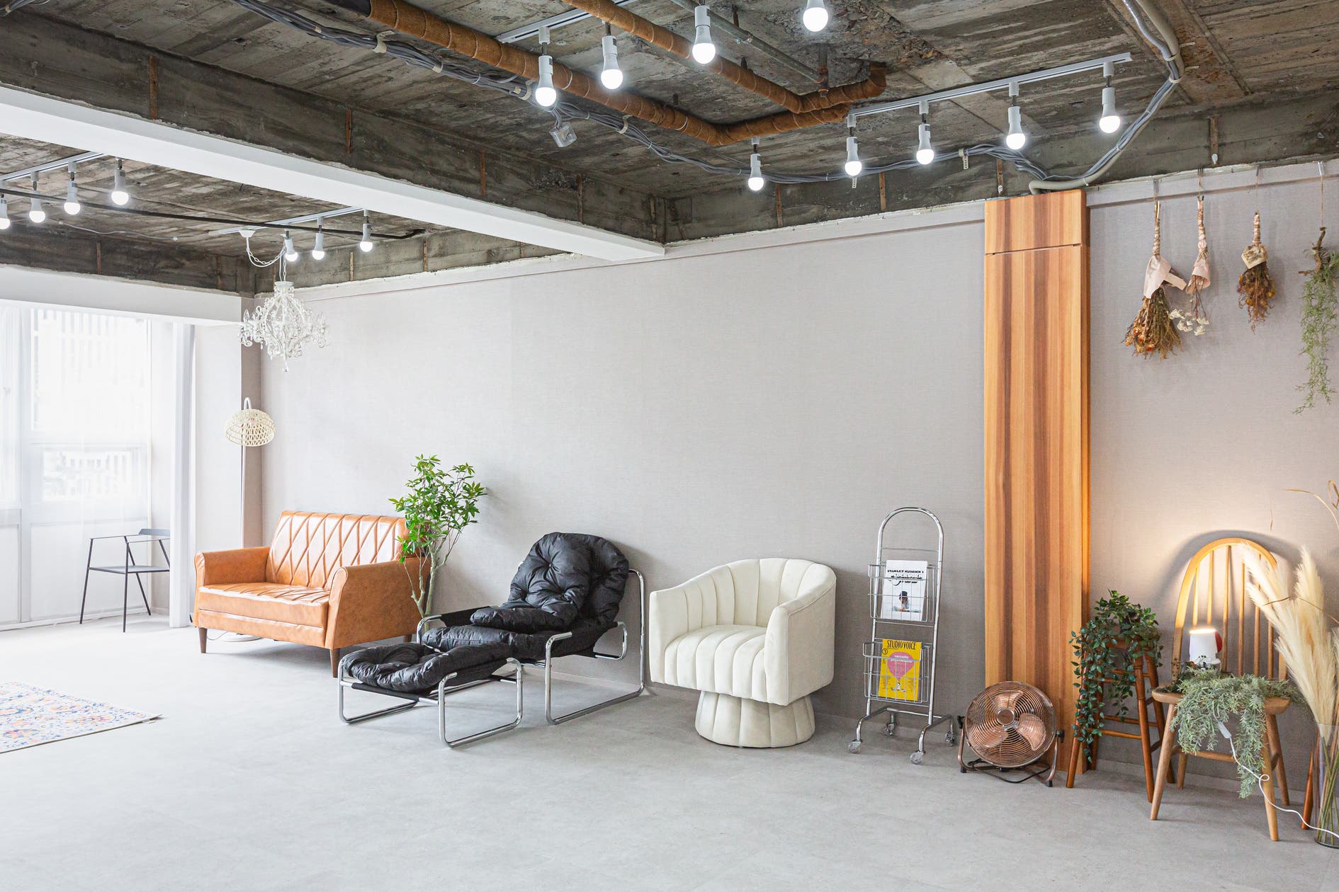 OPEN【25％オフ】神保町駅3分✨自然光5.8m/白壁6.7m/ポートレート/アパレル/商品撮影/インタビュー/撮影会/前撮りの写真18