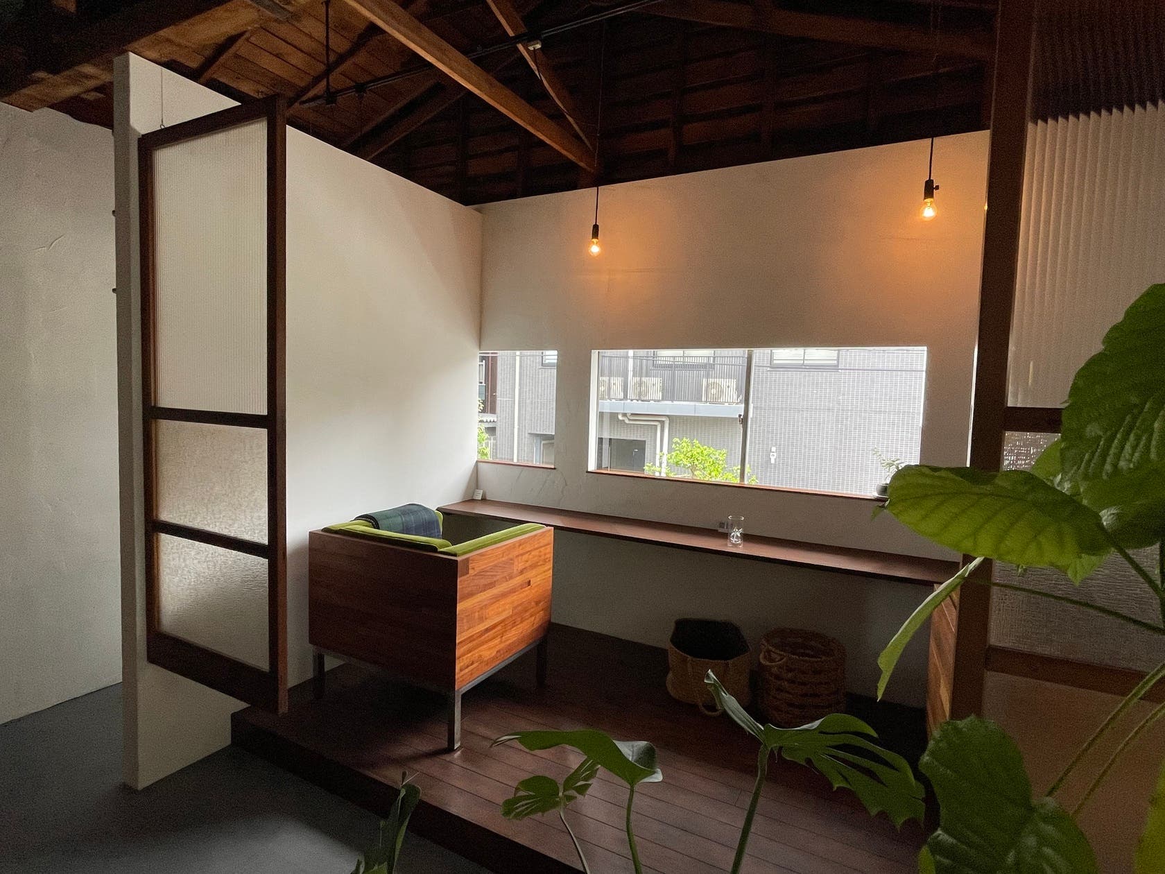 大山駅から徒歩8分。築50年の町工場の2階にある、古道具に囲まれた懐かしい雰囲気のカフェ。撮影場所としておすすめです。の写真5